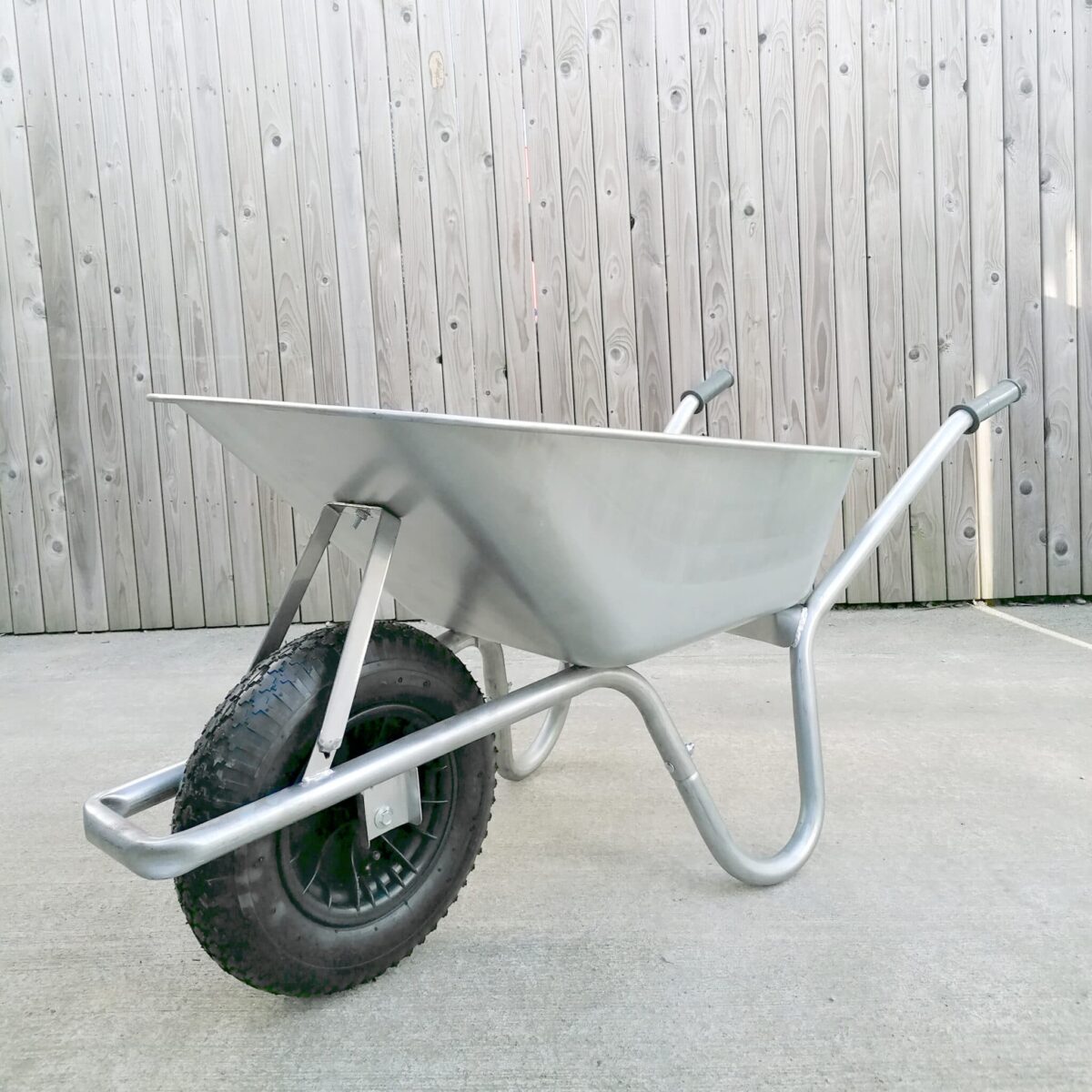 Steel Wheelbarrow 90L – Sheds Direct Ireland