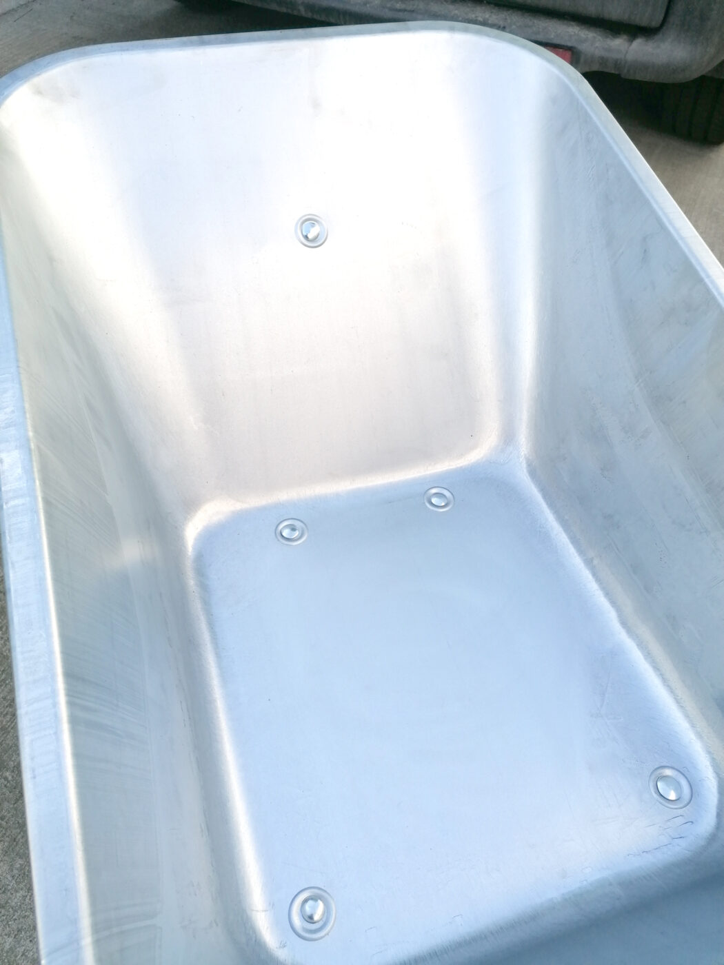 Steel Wheelbarrow 90L - Heavy Duty - Sheds Direct Ireland